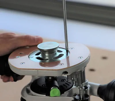 Recessing hinges » Precision routing in edge areas